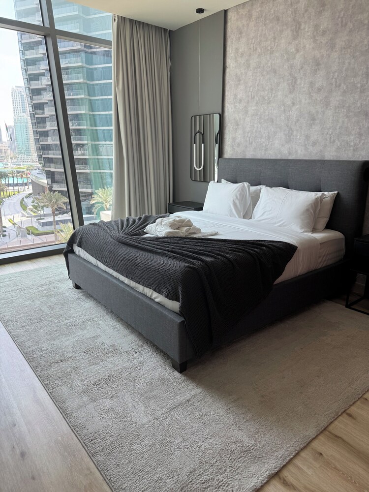 1-Bedroom Condo with Breathtaking Close Up Burj Khalifa Views & Infinity Pool - Dubaï | Abritel