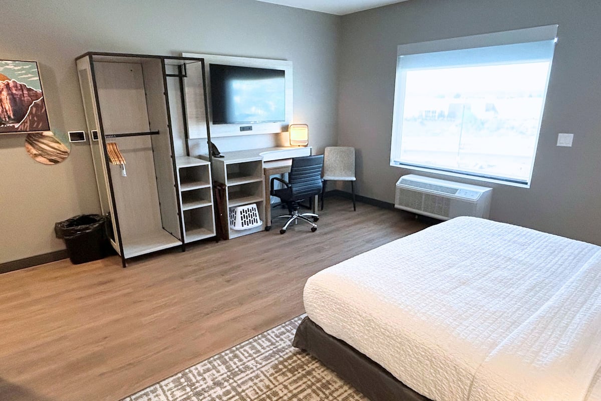 Quarto standard, 1 cama King, cozinha americana | Ferros/tábuas de passar roupa