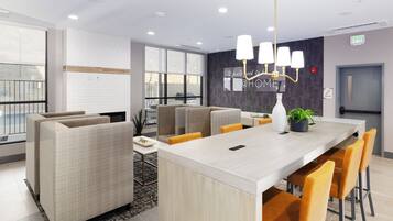 Área de estar no saguão