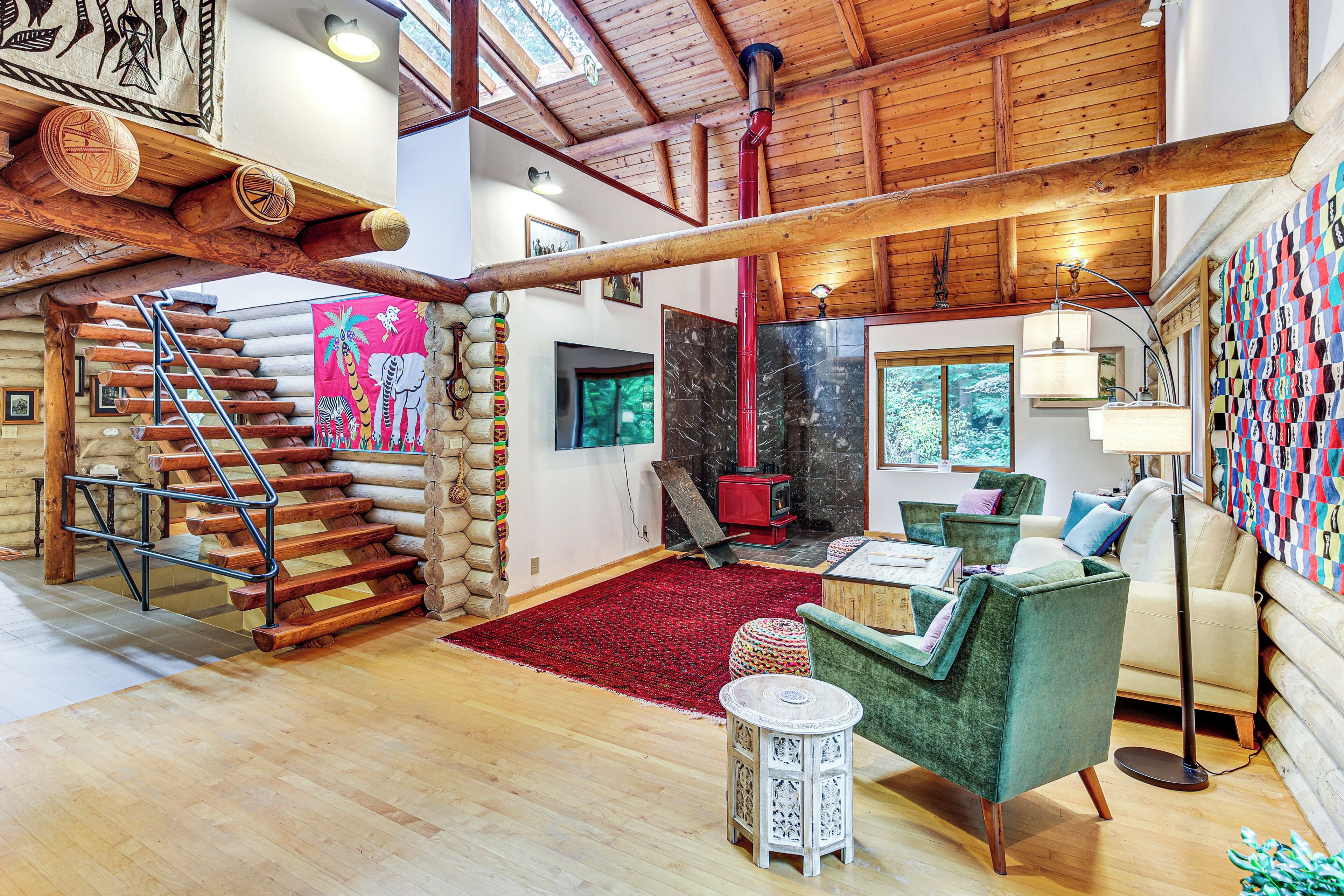 Lake Margaret Access: Boho Log Cabin W/ Backyard - Monroe, WA