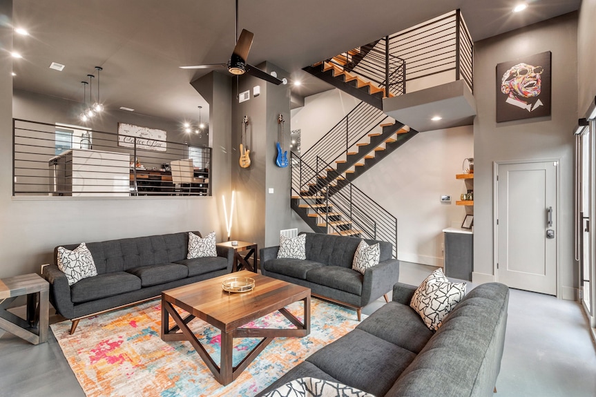 Memphis Mafia Walk To Beale & Fedex Forum - Memphis, TN