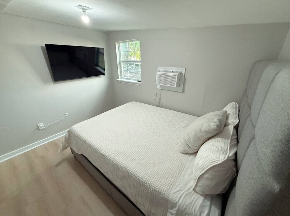 Cozy 1BR•WiFi+Free Parking•Near IAH-DT- #PASS - North Houston | Vrbo