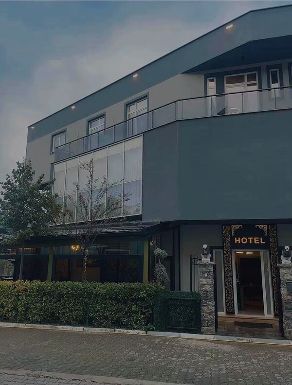 Grand Jnk Boutique Hotel - Kukës
