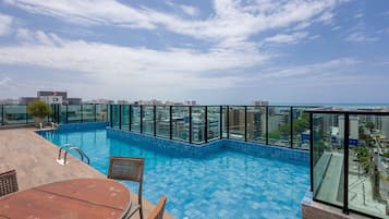 Apartamento Básico | Piscina | Piscina exterior