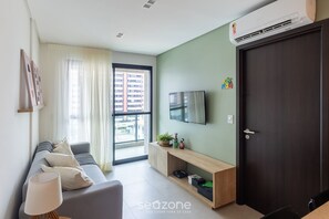 Apartamento básico | Área de estar | Smart TV 32 polegadas com canais digitais
