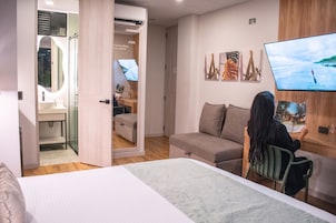 Quarto superior | Frigobar, cofres nos quartos, escrivaninha