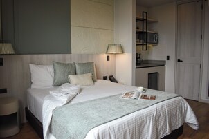 Quarto Superior | Minibar, cofre no quarto, secretária 