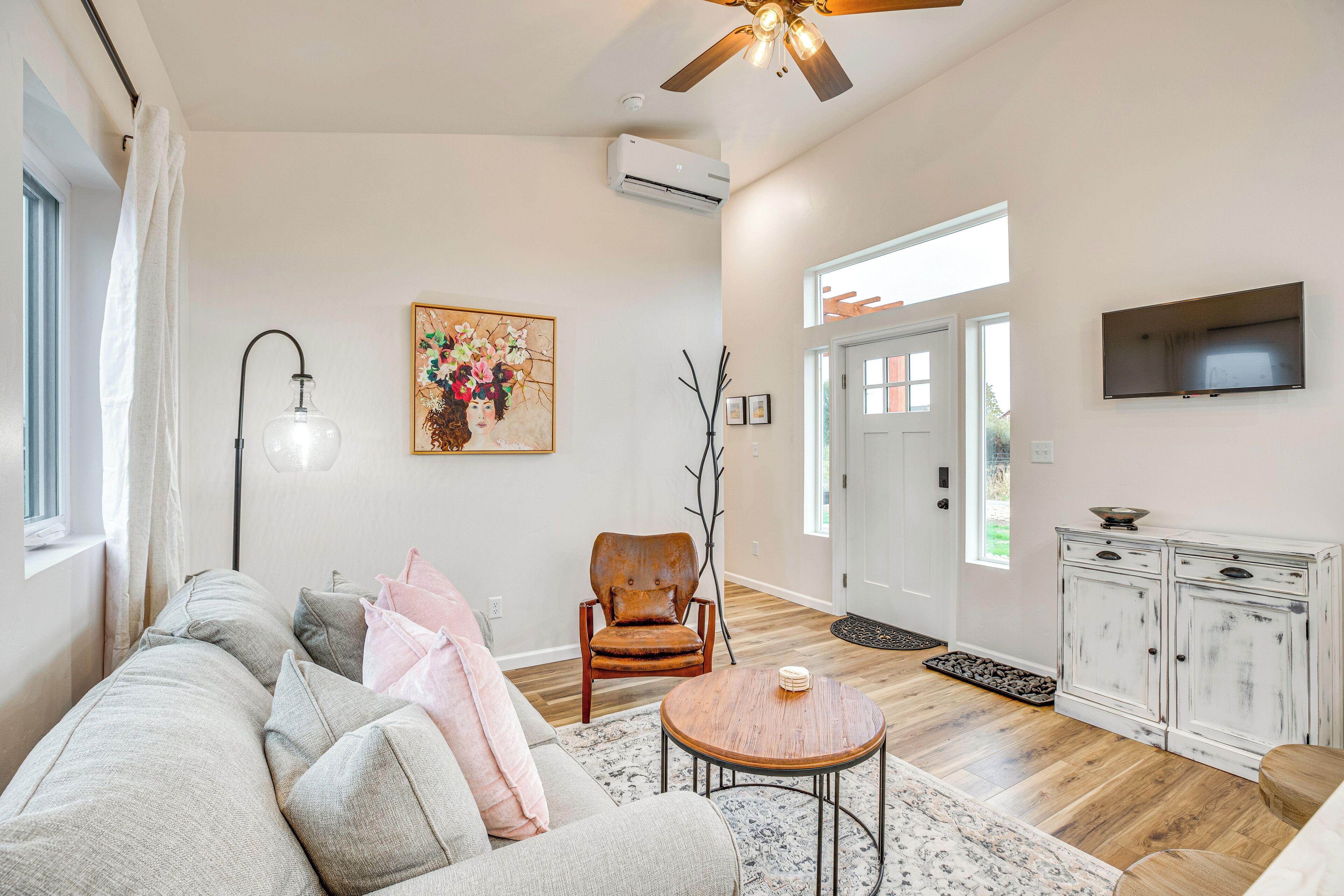 Romantic Wine Country Farmstay In Posh Cottage - Palisade, CO