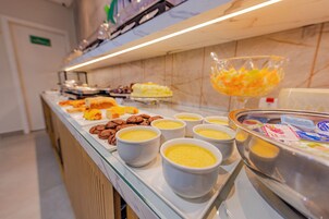 Pequeno-almoço self-service diário incluído 