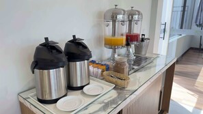 Café da manhã self-service grátis todos os dias