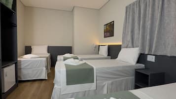 Quarto Quádruplo Executivo | Wi-fi grátis, roupa de cama fornecida