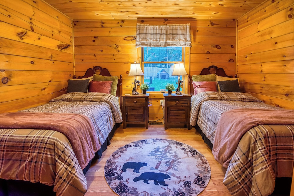 The Bear's Den - Hot Tub & Incredible Lake Access - Brownfield | Vrbo
