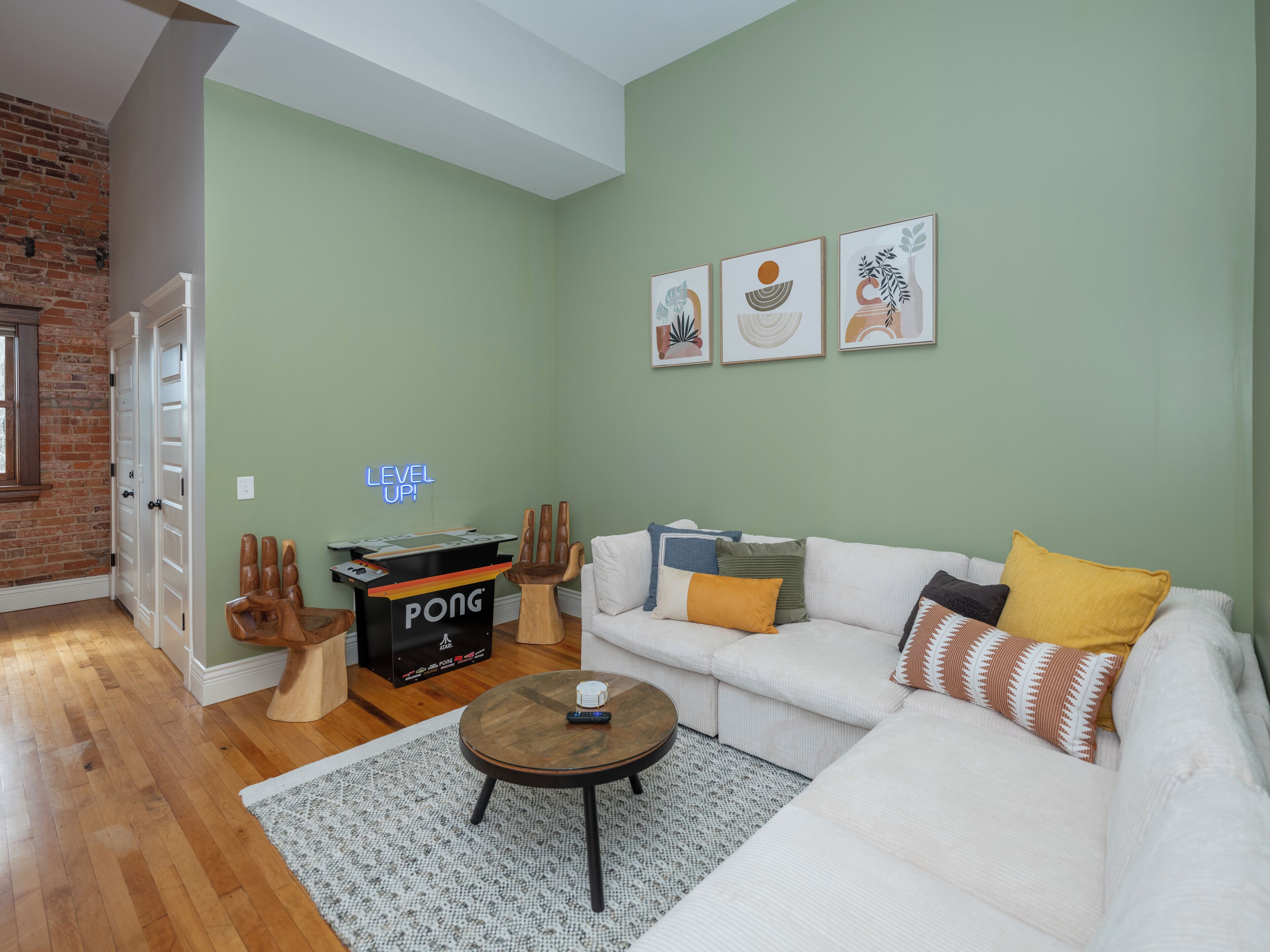 Downtown Luxury Loft, 13-ft Ceilings, Walkable - 캘러머주