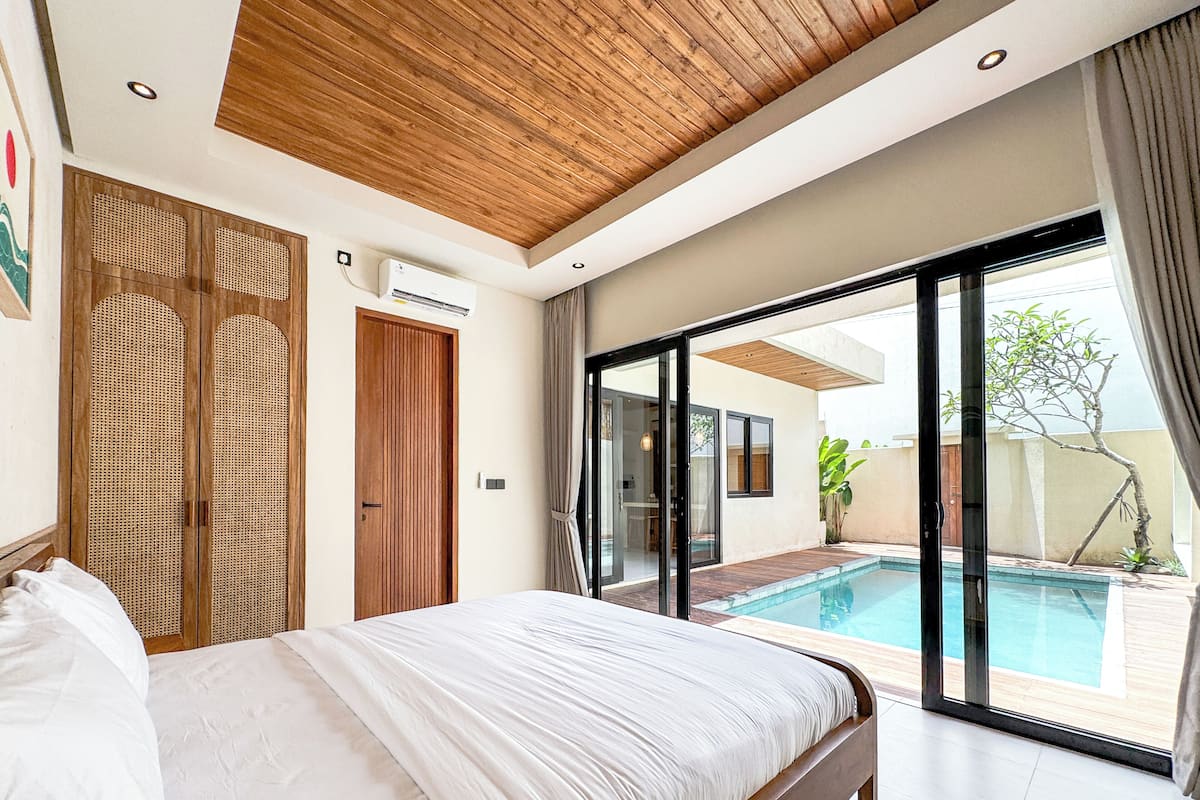 Villa Comfort, 2 quartos, piscina privativa | Cofre no quarto, secretária