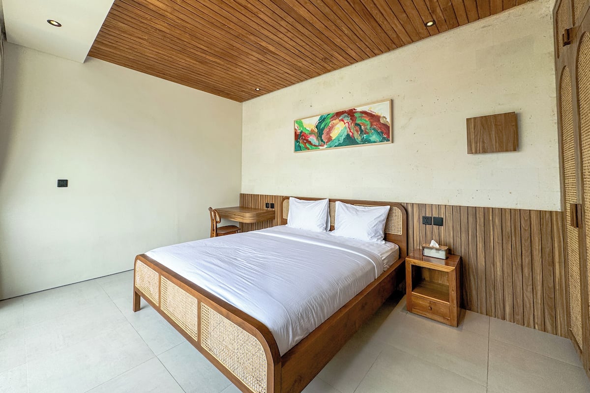 Villa Comfort, 1 quarto, piscina privativa | Cofre no quarto, secretária