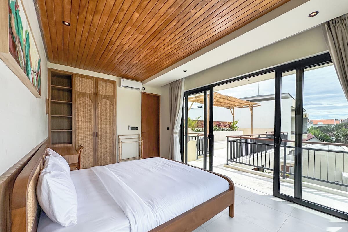 Vila premium, 1 quarto, piscina particular | Cofres nos quartos, escrivaninha, espaço de trabalho para notebook