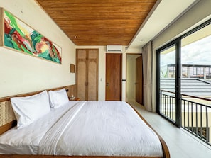 Villa Comfort, 1 quarto, piscina privativa | Cofre no quarto, secretária
