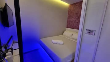 Quarto Básico, 1 cama queen-size, não fumadores, casa de banho privativa | Wi-fi grátis, roupa de cama fornecida