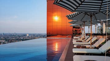 2 piscinas externas, guarda-sóis, espreguiçadeiras