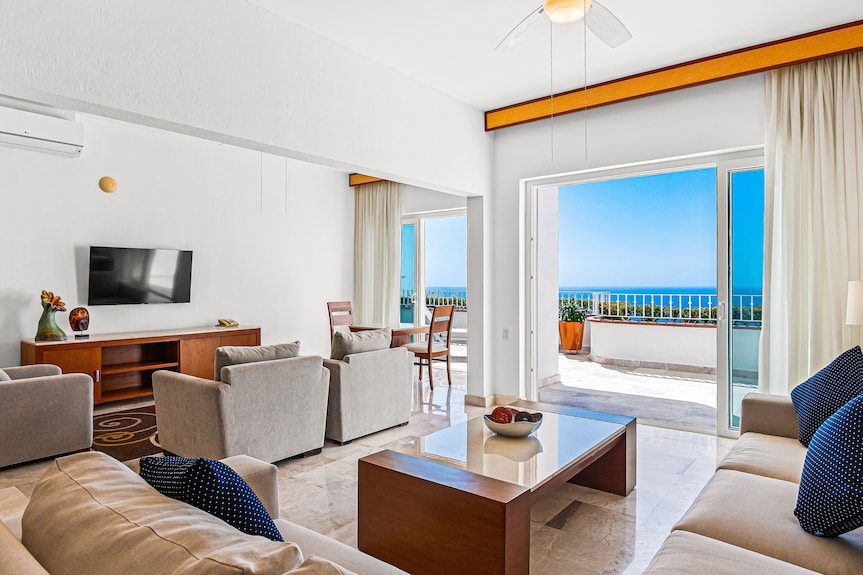 Elegant Oceanview Suite With Heated Pool, Private Hot Tub & Terrace Dining - Puerto Vallarta