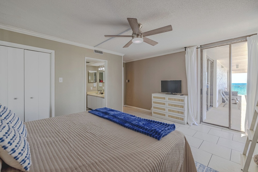 PCB Sunset Breeze: beachfront, wrap balcony, bedrooms overlooking Gulf ...