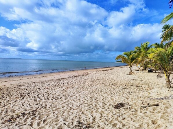 Na praia, praia de areia branca 