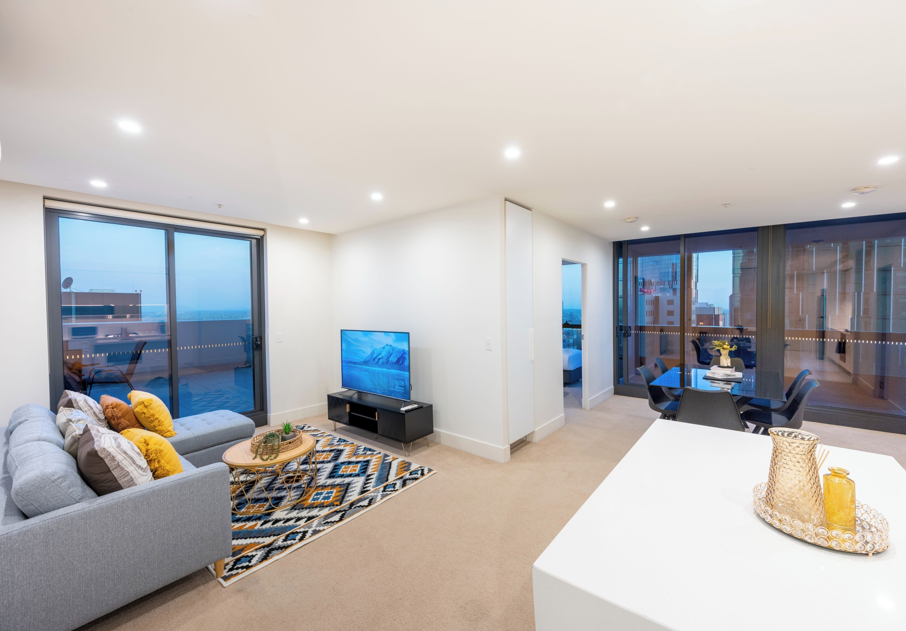 Msa Vision: 3-bed 2-bath Apartment With Balcony, City Views, Gym, Pool & Parking - Kensington