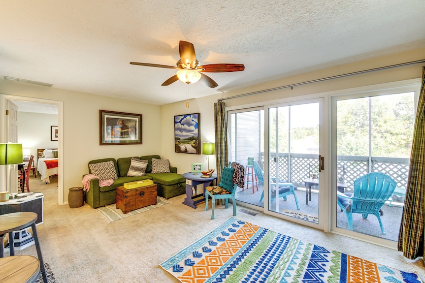 3 Mi To Iu: Dog-friendly Condo W/ Pool Access! - Oliver Winery, Bloomington