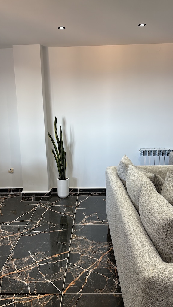 Bright Sea View 3-bedroom Apartment In Raïs Hamidou - Algeria