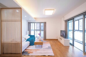Apartamento Superior, 3 quartos, varanda, Vista para a cidade | Sala | Smart TV