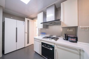 Apartamento Superior, 3 quartos, varanda, Vista para a cidade | Cozinha privada