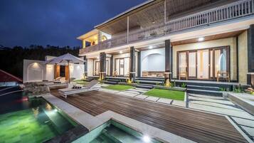 2 piscinas exteriores