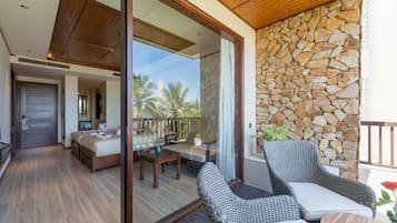 Quarto luxo, vista para a piscina | Camas com colchões pillow-top, frigobar, cofres nos quartos
