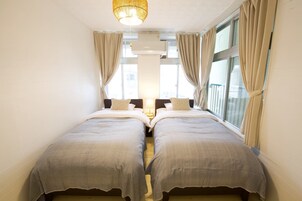 Apartamento | Cortinas blackout, ferros/tábuas de passar roupa, Wi-Fi de cortesia