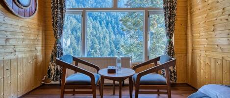 Suíte família | Escrivaninha, espaço de trabalho para notebook, quartos à prova de som