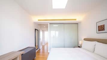 Apartamento Superior, 3 quartos, cozinha, Vista para a cidade | Secretária, secretária adequada para computadores portáteis