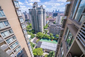 Apartamento Superior, 3 quartos, varanda, Vista para a cidade | Vista do quarto