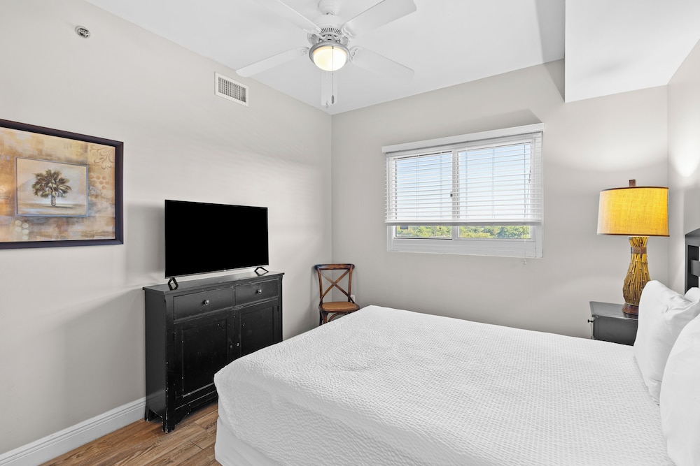 Beachfront Stay w/ Resort Amenities & Gulf Views | Sterling Breezing ...