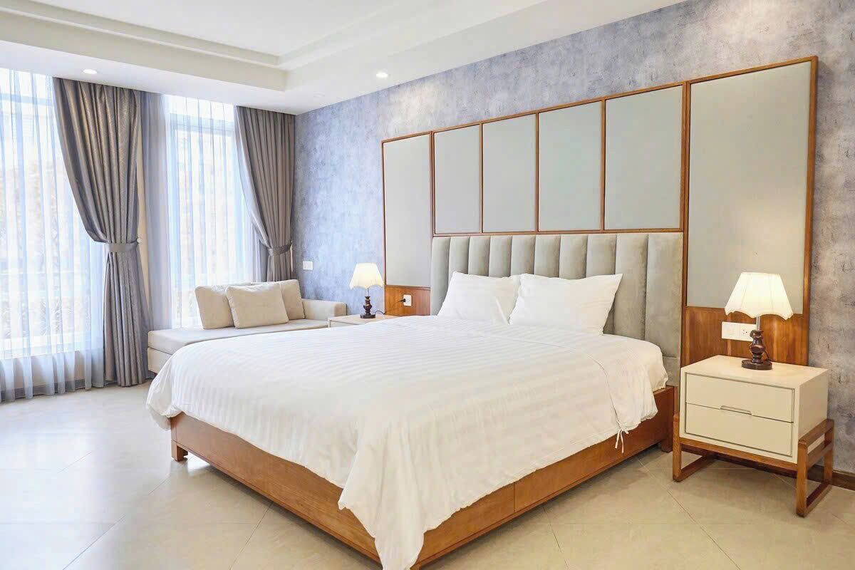 Quarto Duplo Deluxe, Vista para a cidade | Cofre no quarto, secretária 