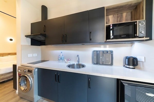 Apartamento superior | Cozinha privada | Frigobar, micro-ondas, chaleira elétrica