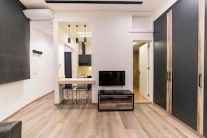 Apartamento executivo | Área de estar | TV LED 42 polegadas com canais via satélite