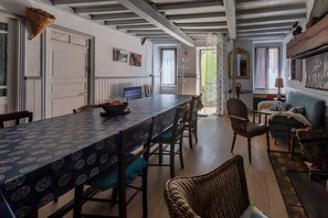 Holiday Home 'Casa De Hilhou, Vallée Du Biros' - In the Heart of the ...