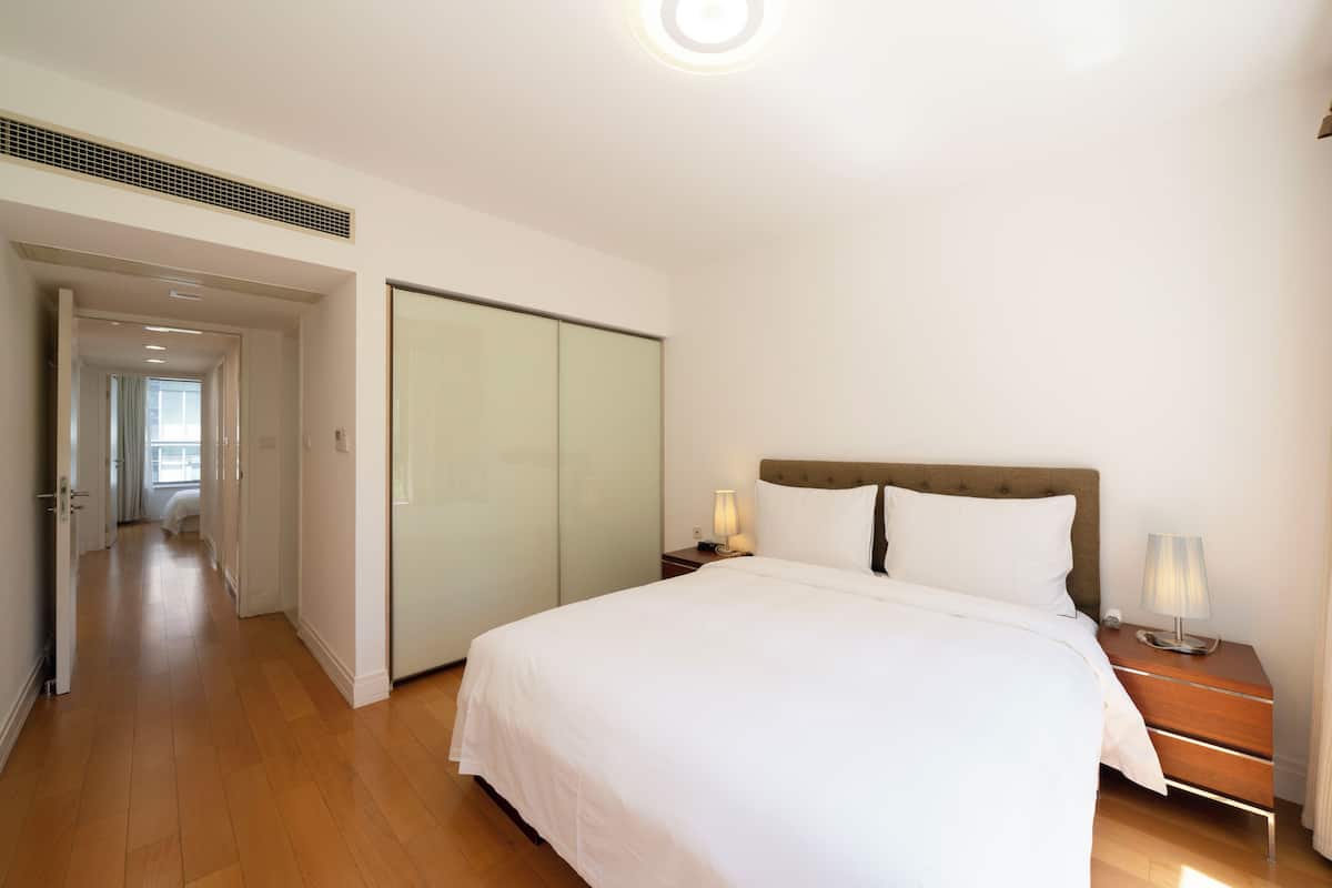 Apartamento superior, 3 quartos, sacada, vista para a cidade | Ferros/tábuas de passar roupa, Wi-Fi de cortesia