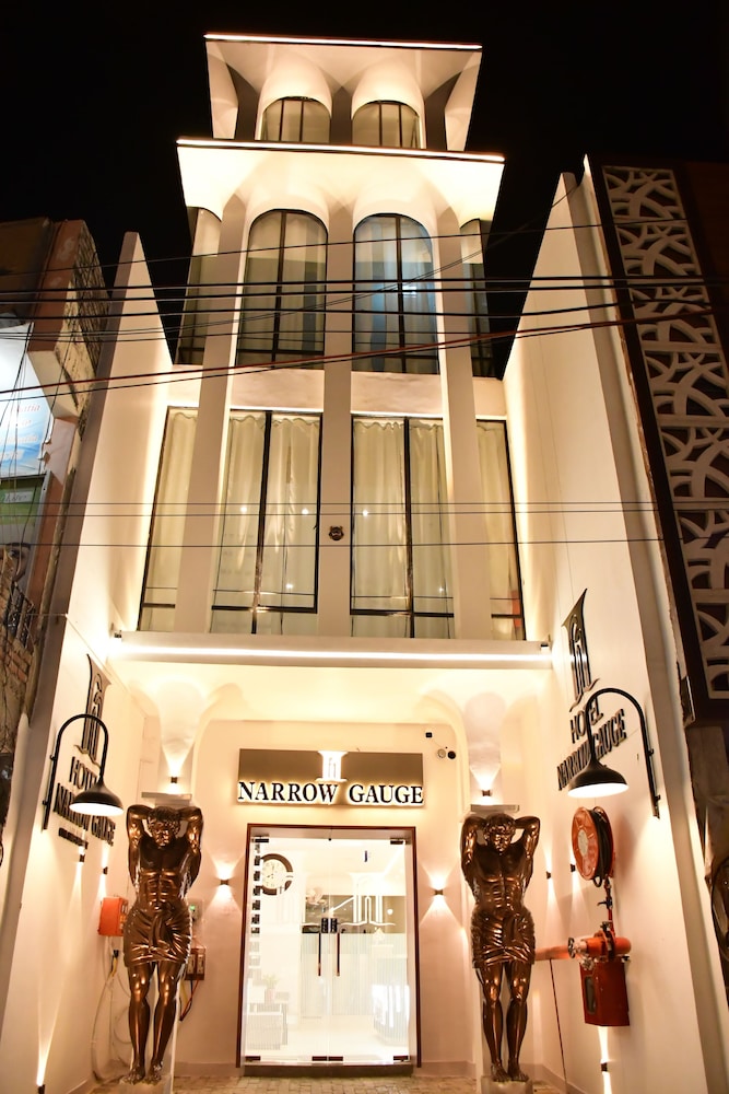 Narrow Gauge Hotel - Bareilly