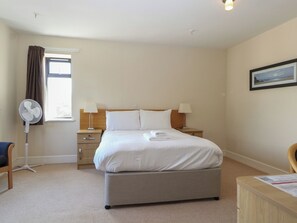 1 quarto, individualmente decorados, individualmente mobiliados
