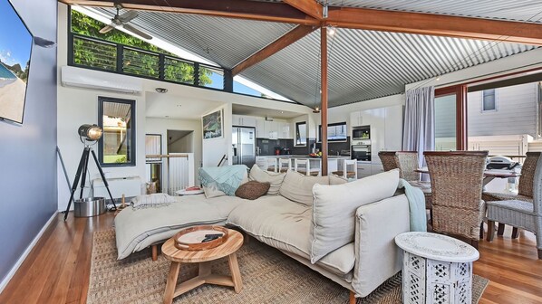 Gloucester Retreat B, 23B Gloucester St - waterviews, Wi-Fi, Linen and ...