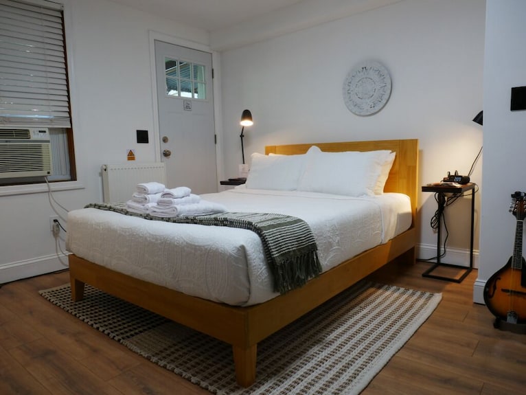9 Min Walk To Lightrail - 30 Min Drive Nyc - New York City