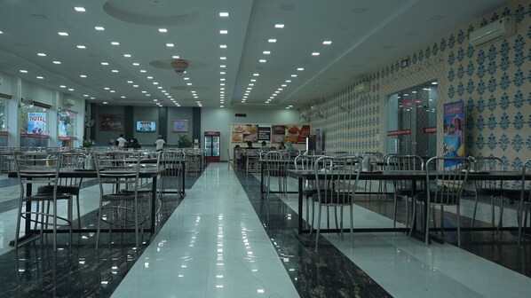 Hotel Holiday Fun Resort, Kotputli: Hotel Reviews, Rooms & Prices ...