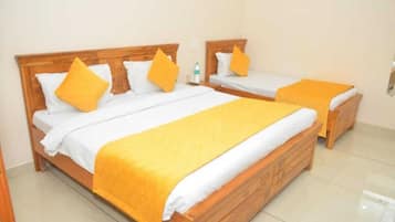 Quarto Triplo | Camas desdobráveis, Wi-fi grátis, roupa de cama fornecida