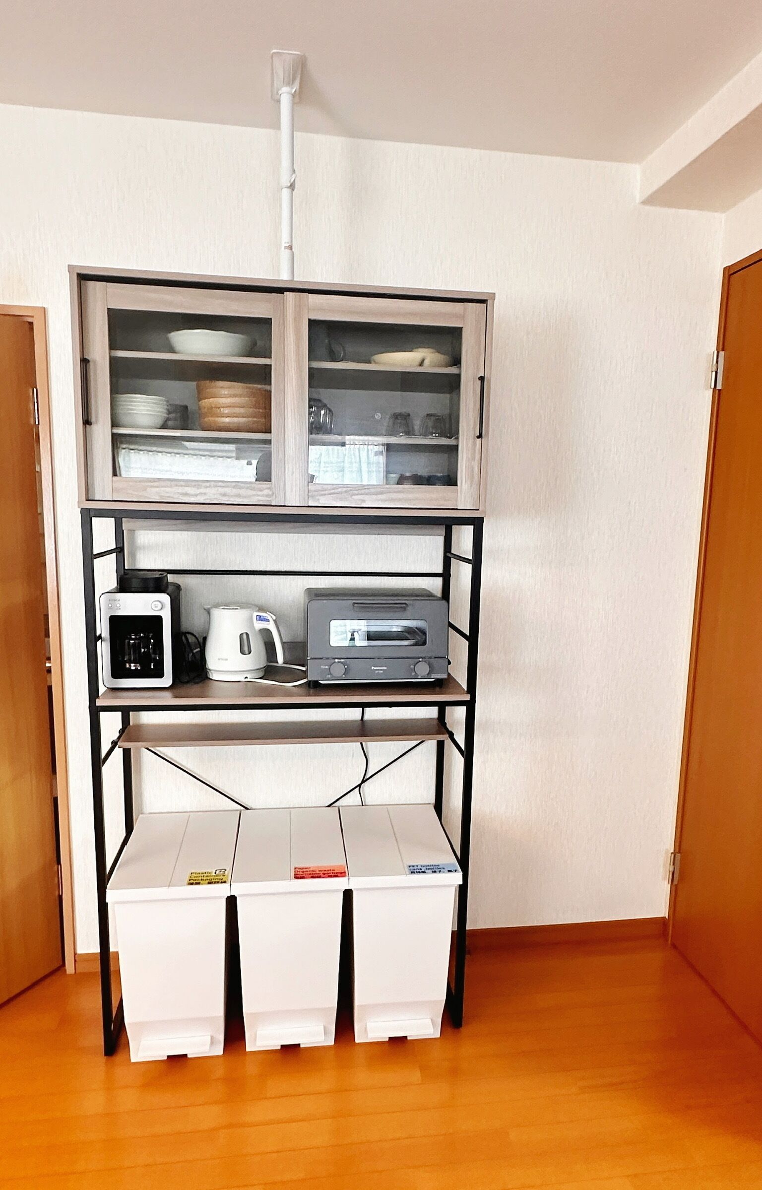 Apartamento família, 2 quartos, sacada | Área de estar | TV LCD 43 polegadas com canais a cabo, livros